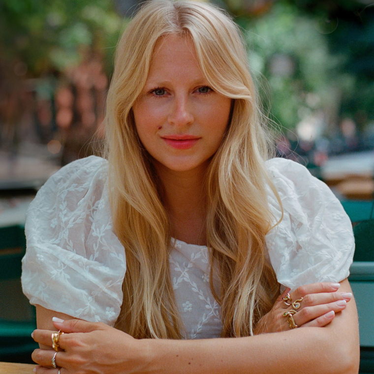 Papier book club: 12 questions with Coco Mellors | Papier